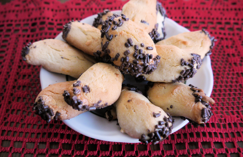 Natalie’s Crescent Christmas Cookies – Karney Family Recipes